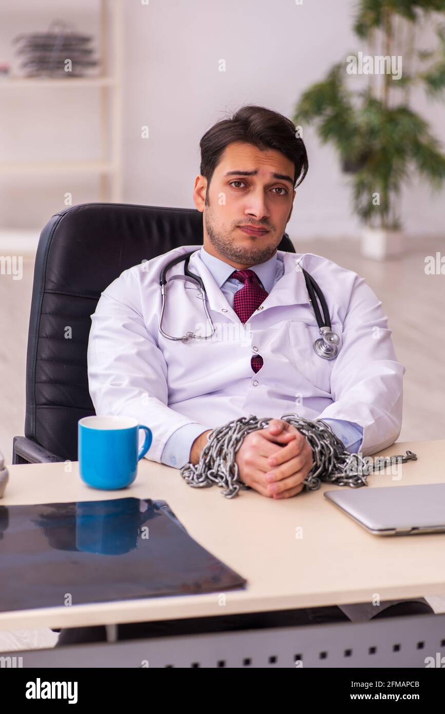 Man restrained hospital hi-res stock photography and images - Alamy