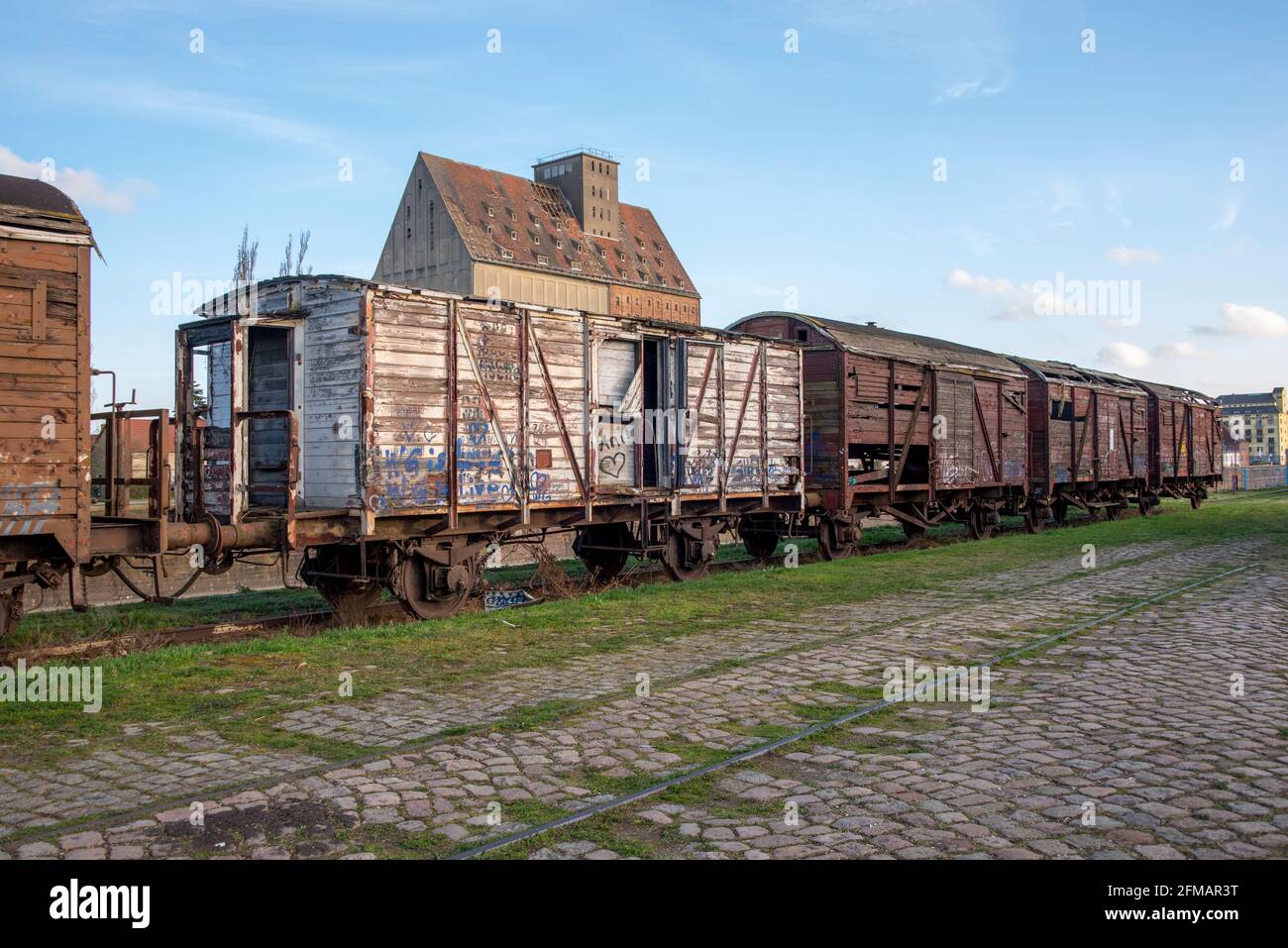 Low side wagons hi-res stock photography and images - Alamy