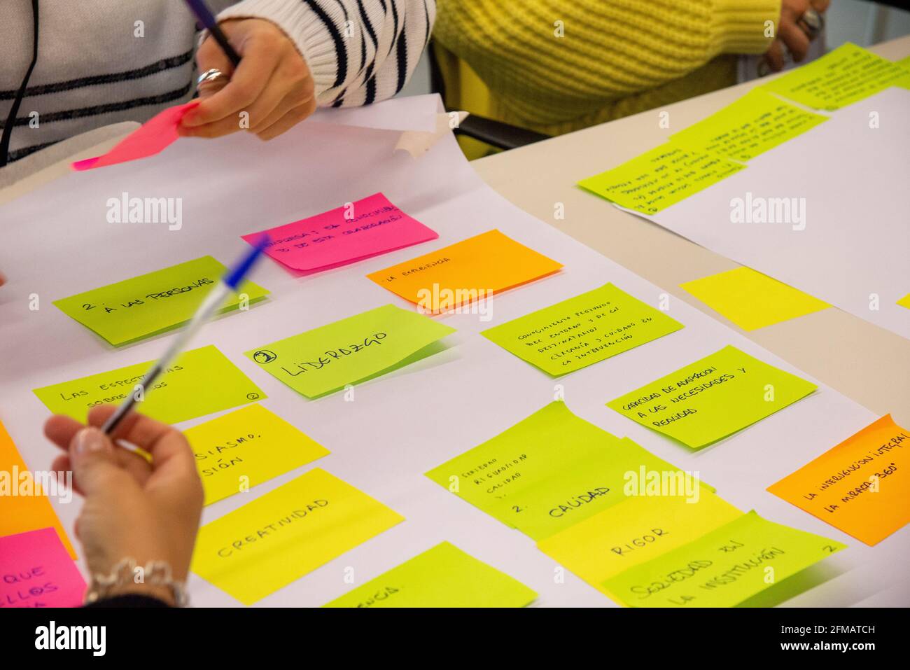 important notes to remember in a Working meeting Stock Photo - Alamy