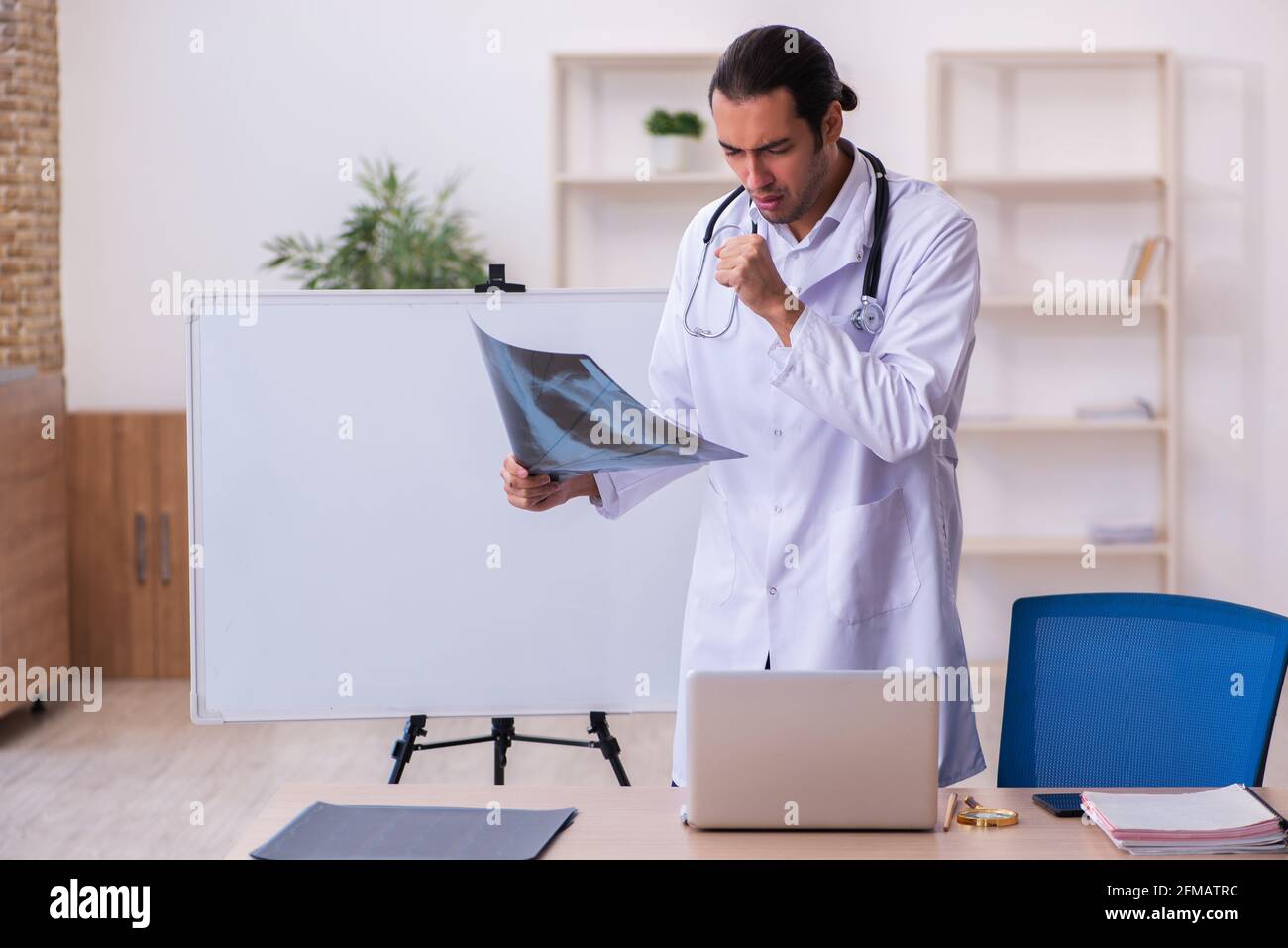 Class in radiography hi-res stock photography and images - Alamy