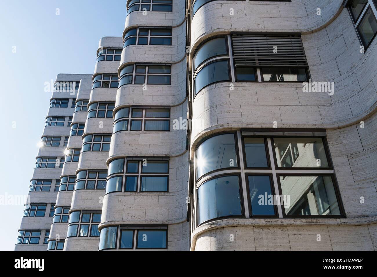 Wave shaped architecture hi-res stock photography and images - Alamy
