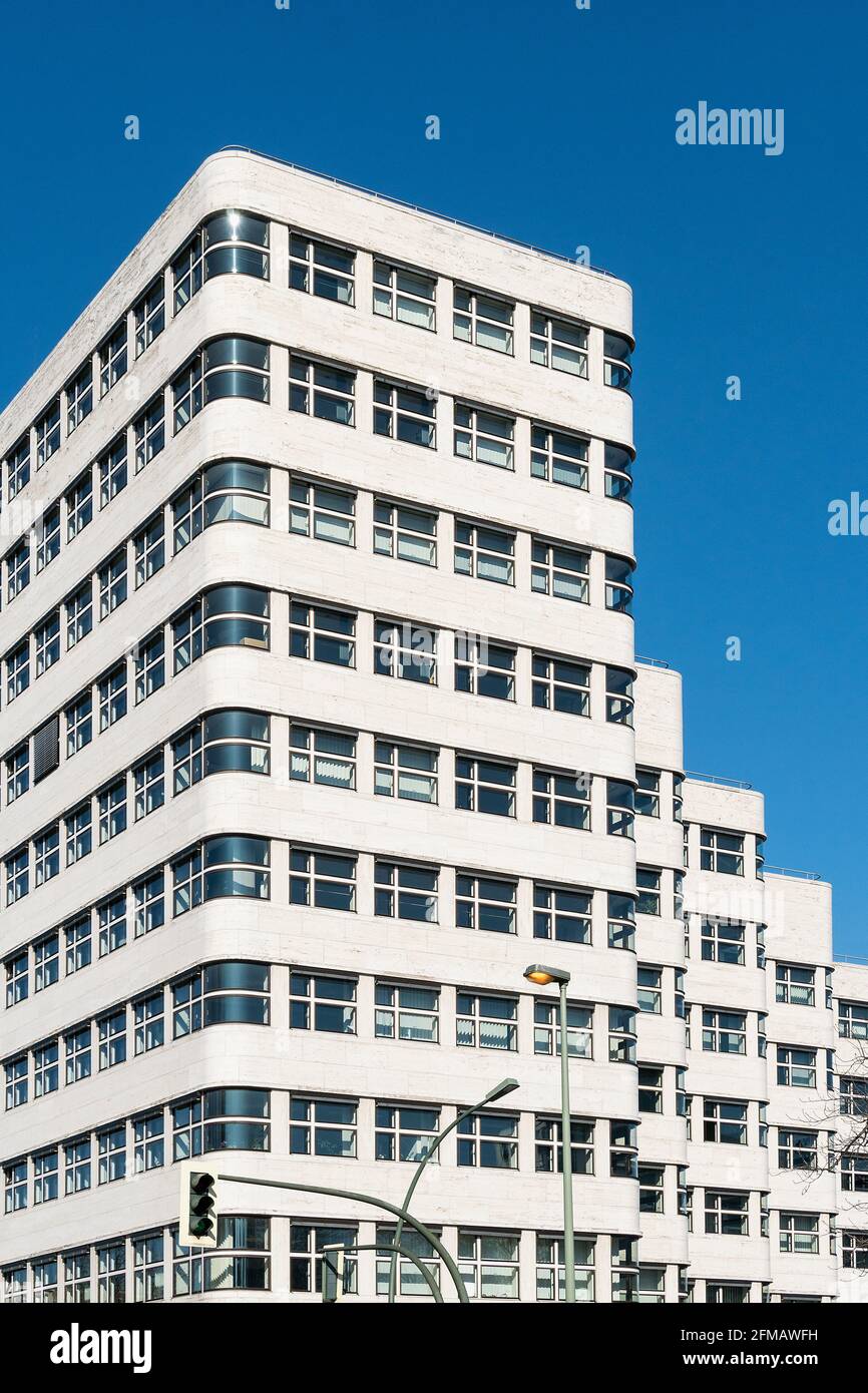 Berlin, Shell House on Landwehr Canal, facade Stock Photo - Alamy
