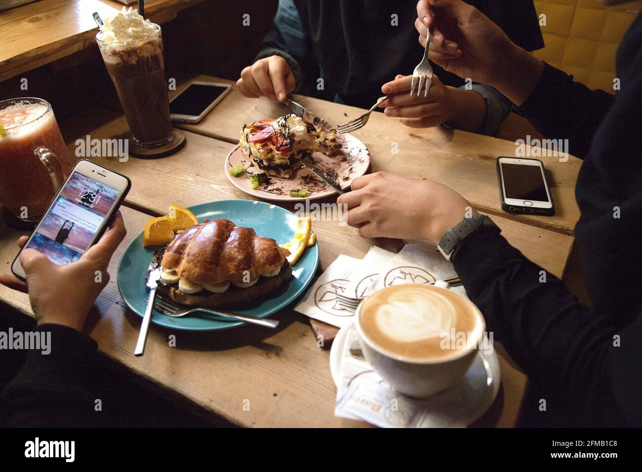 Radio bar hi-res stock photography and images - Alamy