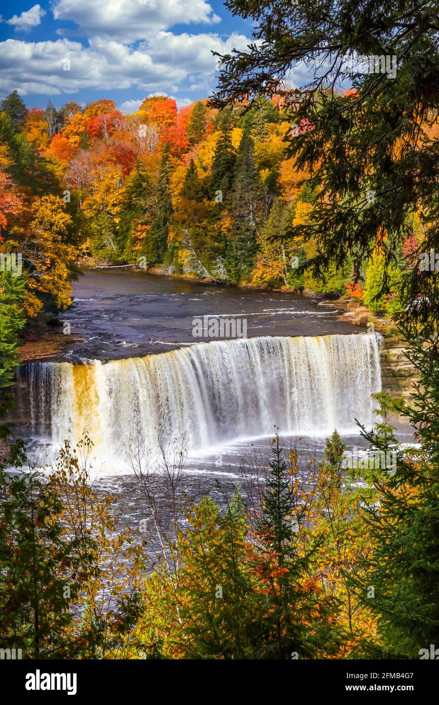 Upper peninsula fall color hi-res stock photography and images - Alamy