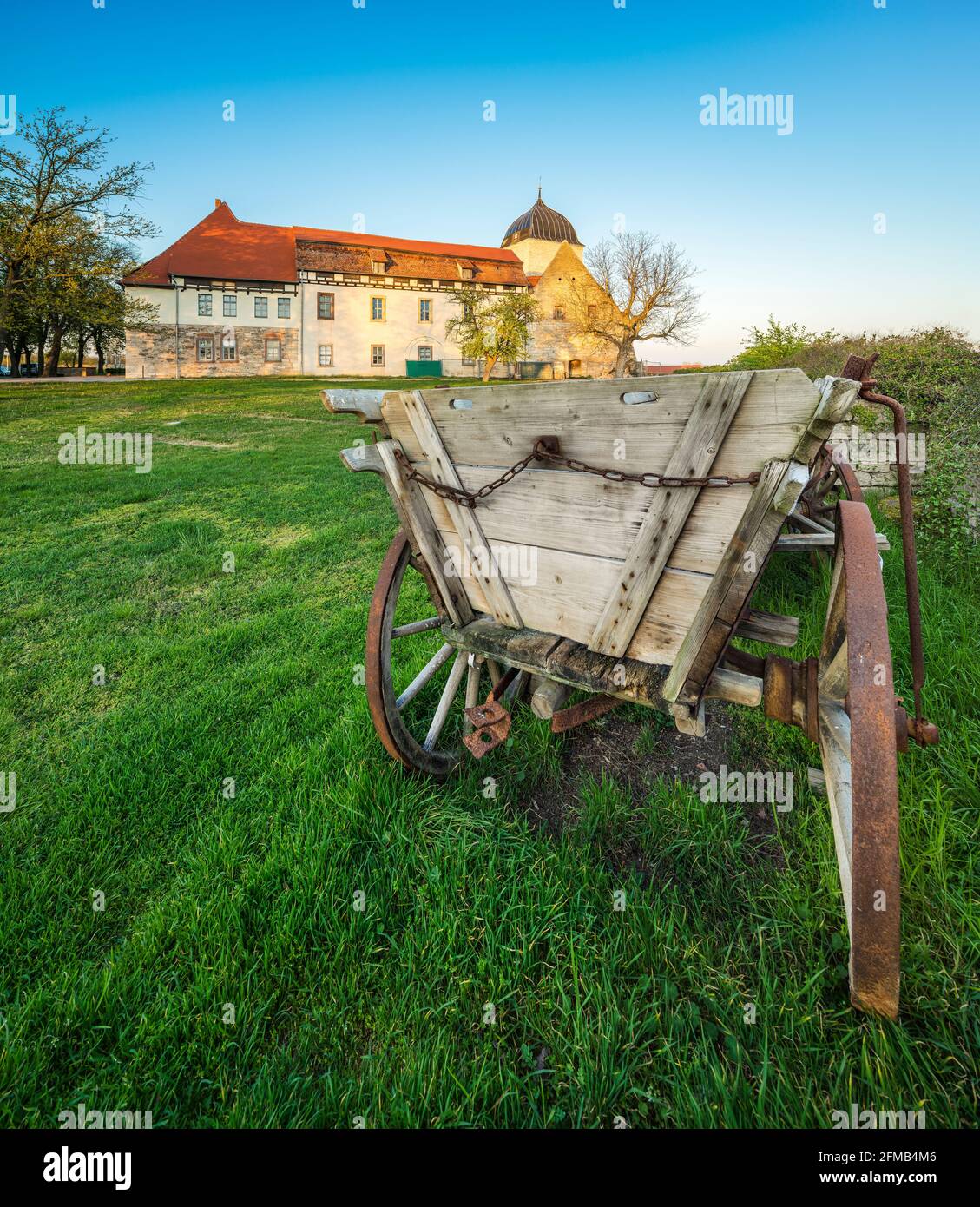 Wagon castle hi-res stock photography and images - Alamy