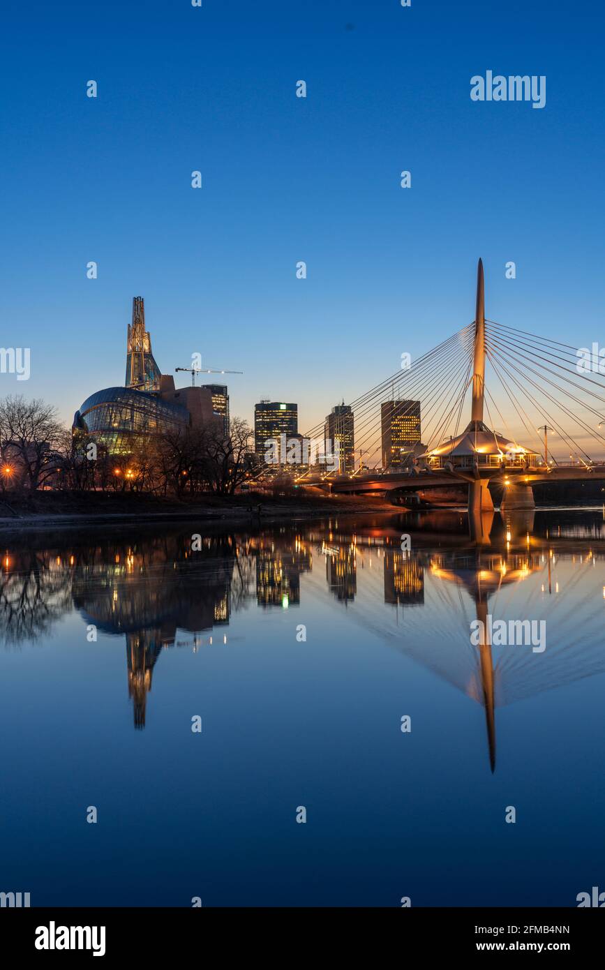 Winnipeg skyline night hi-res stock photography and images - Alamy