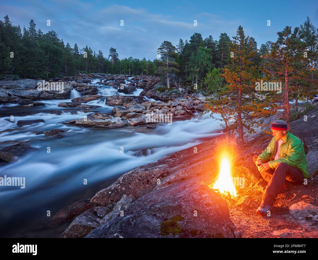 Campfire by the river hi-res stock photography and images - Alamy