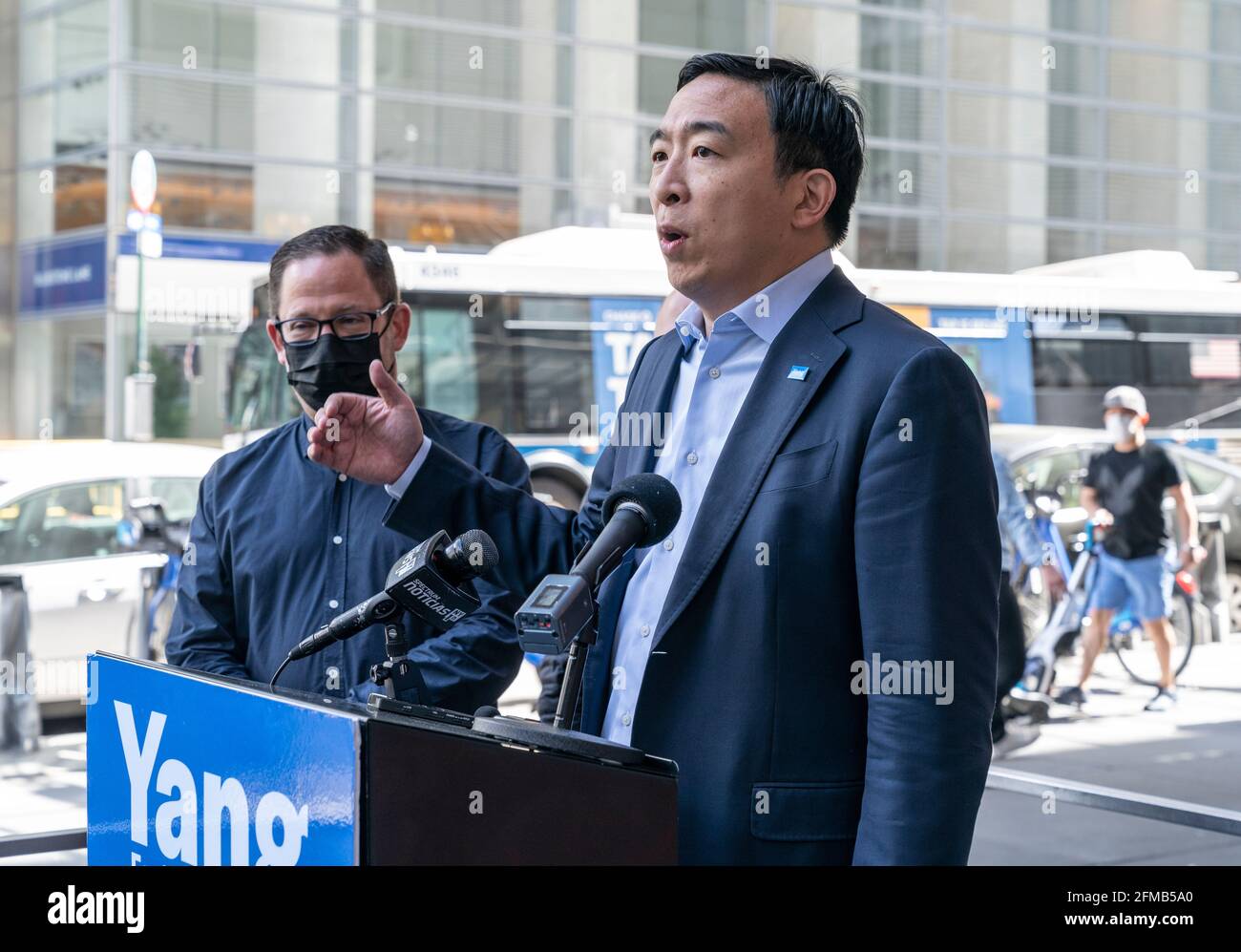 Jonathan schnipper hi-res stock photography and images - Alamy