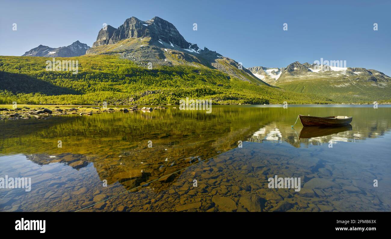 Skarfjellet, Innerdalsvatna, Innerdalen, More og Romsdal, Norway Stock ...