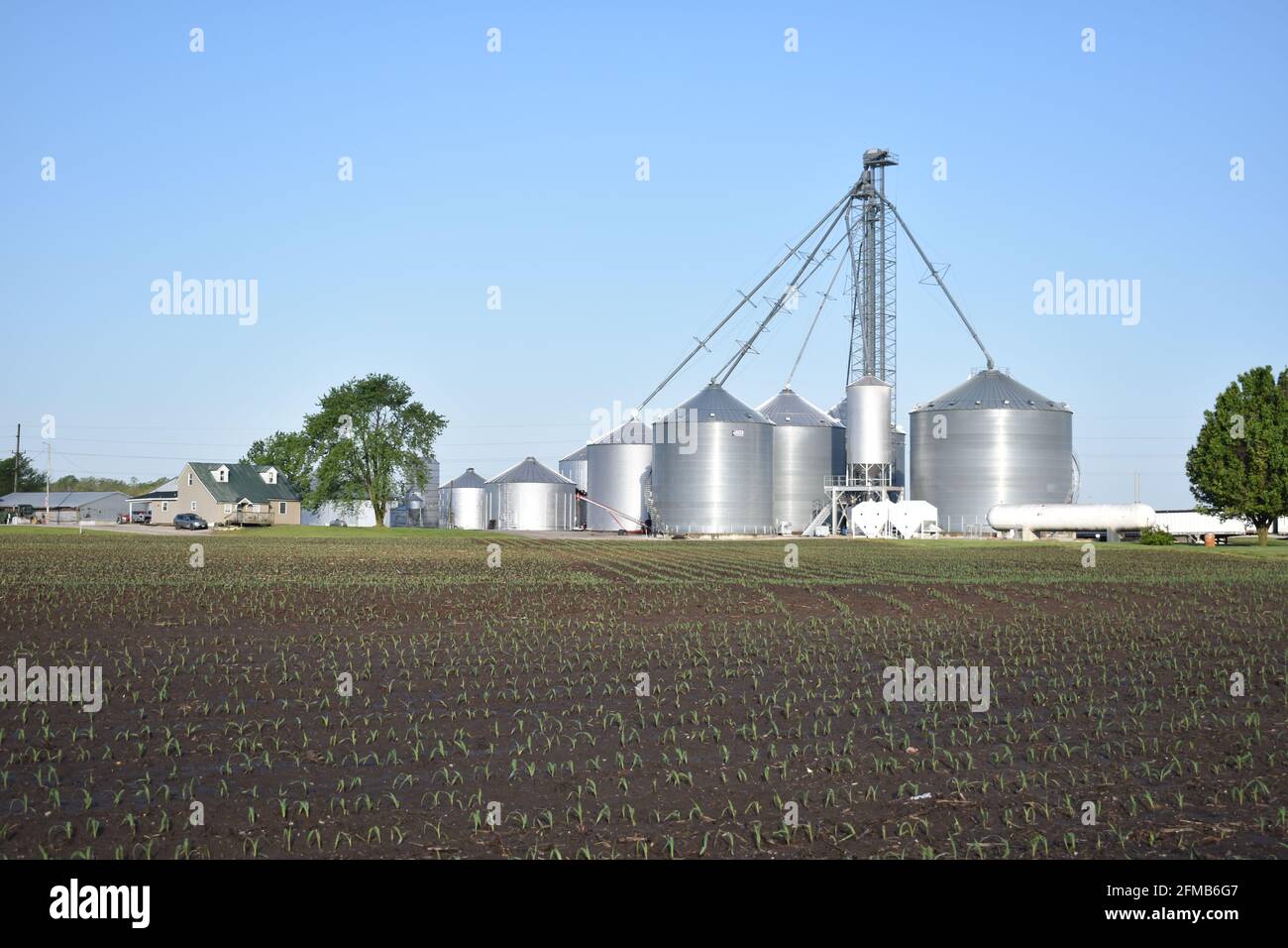 Crop silos hi-res stock photography and images - Alamy