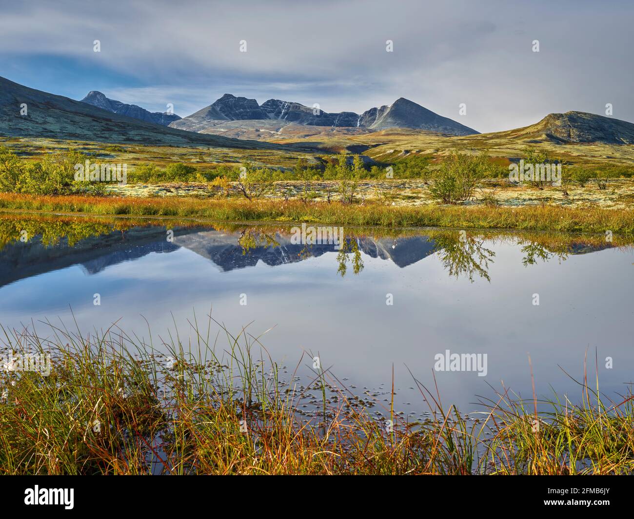 Lake, Högronden massif, Döralen, Rondane National Park, Oppland, Norway ...
