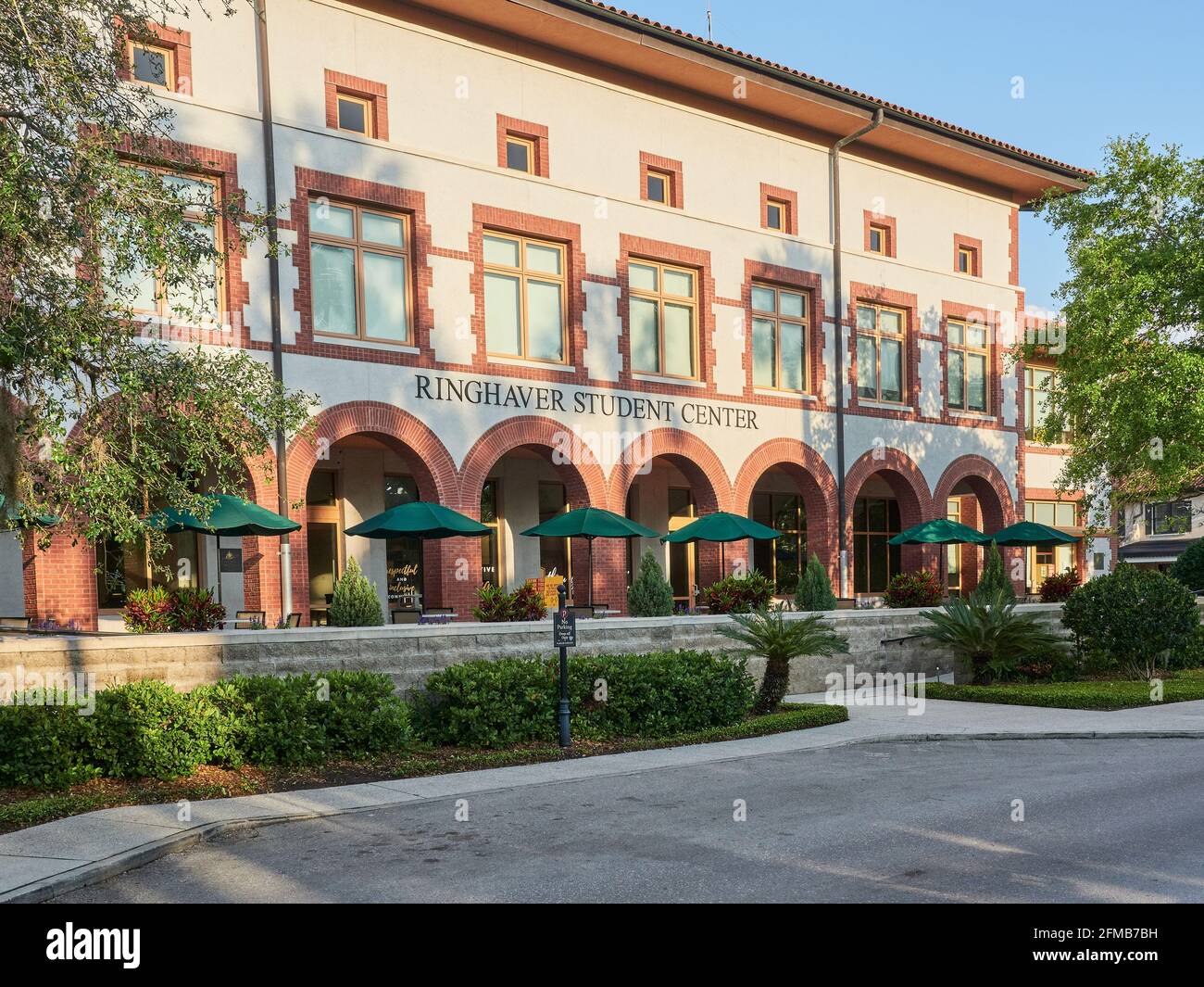 Student center hi-res stock photography and images - Alamy
