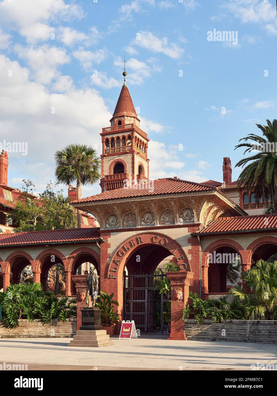 College front hi-res stock photography and images - Alamy