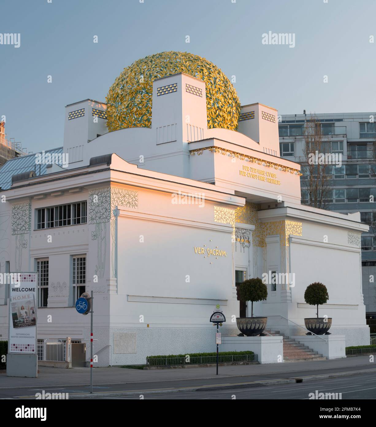 Exhibition house of the vienna secession hi-res stock photography and ...