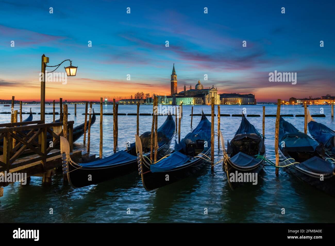 Venice canal theme hi-res stock photography and images - Alamy