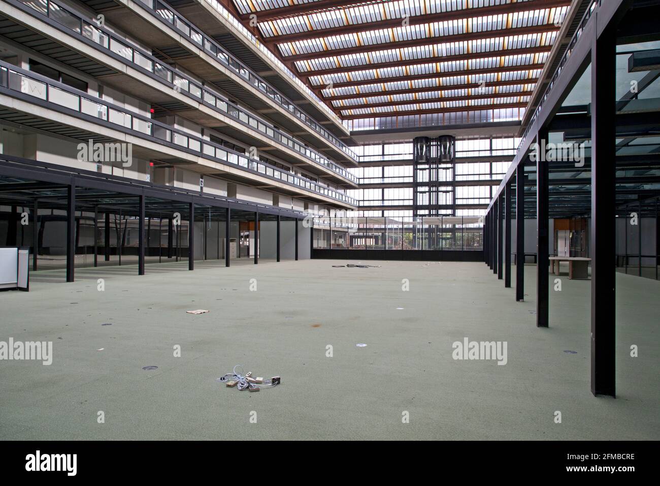 Office and studio building hi-res stock photography and images - Alamy