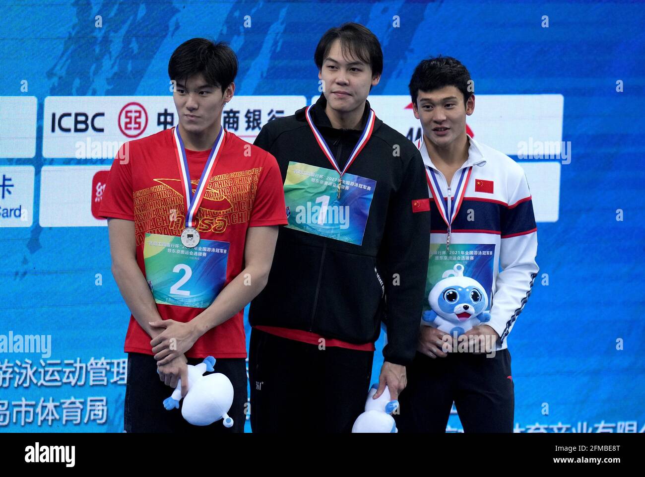 Qingdao, China's Shandong Province. 8th May, 2021. Yu Hexin of Guangdong (C), Wang Changhao (L ...