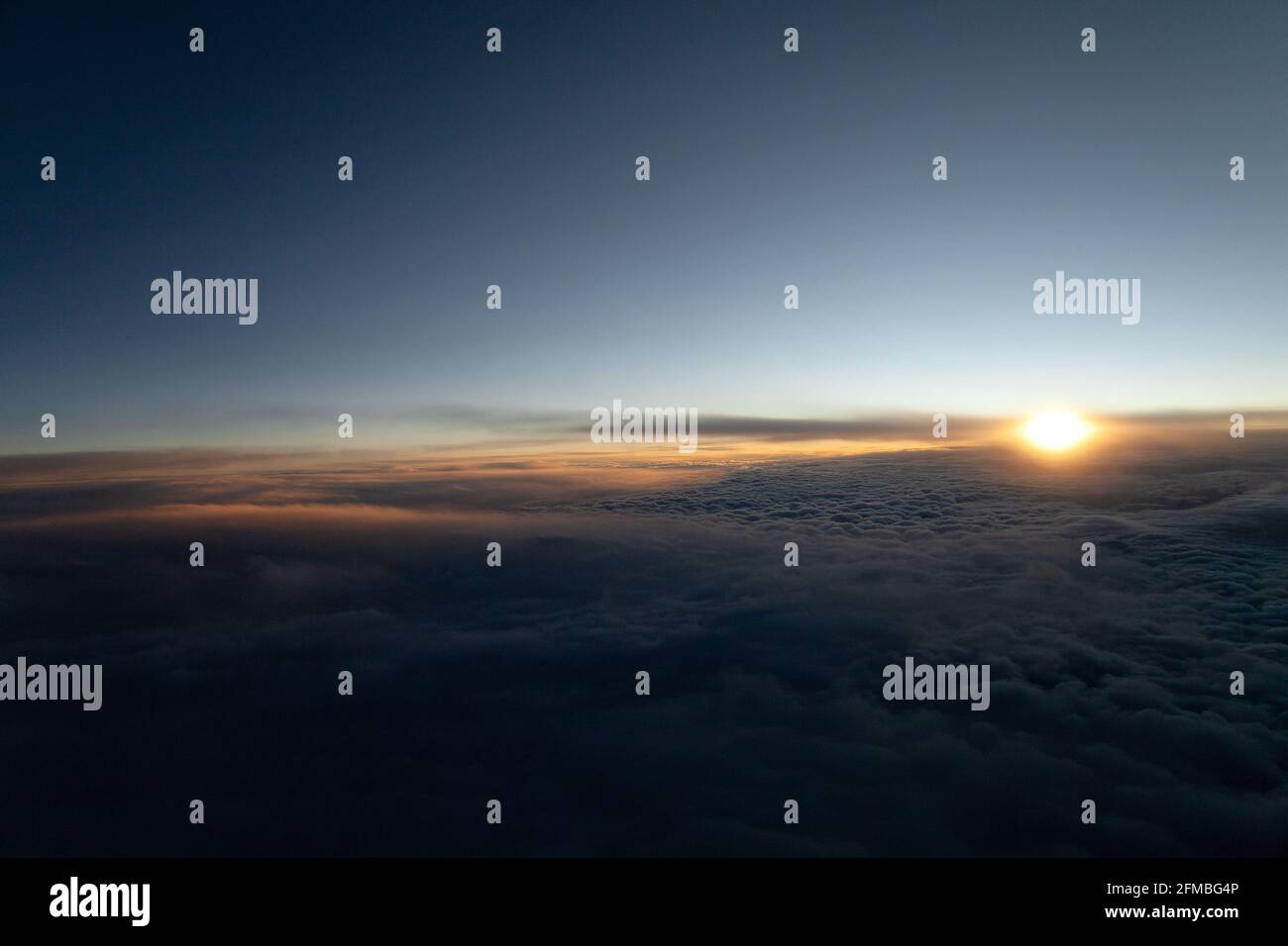 Airplane window sunset hi-res stock photography and images - Alamy