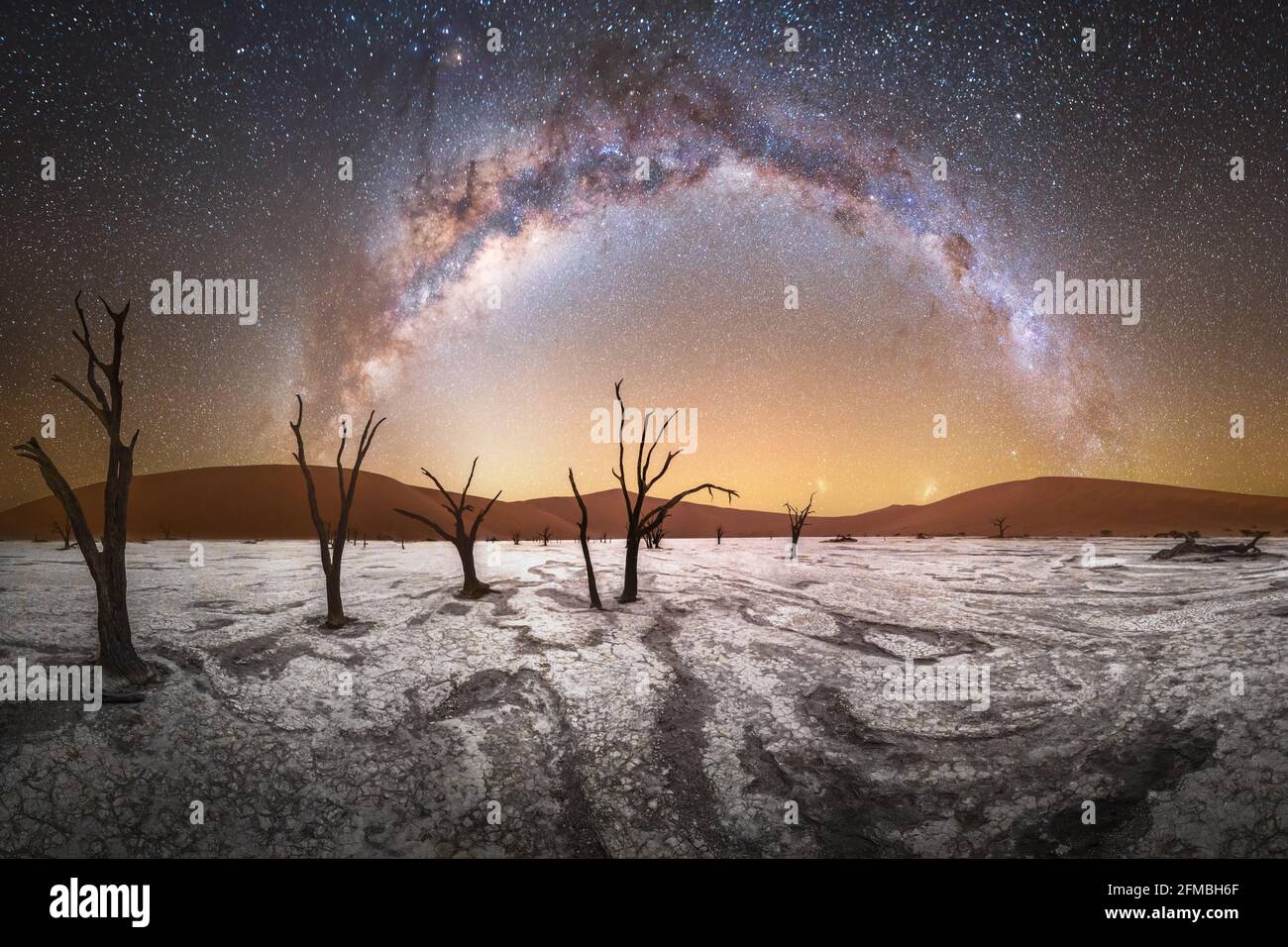 Milky Way over Deadvlei in the Namib Naukluft National Park in Namibia ...