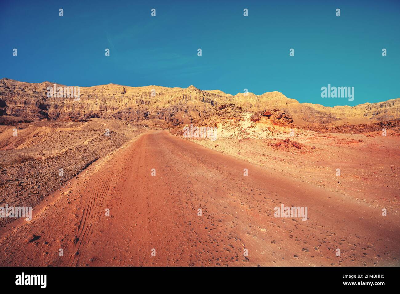 Car driving through the desert hi-res stock photography and images - Alamy