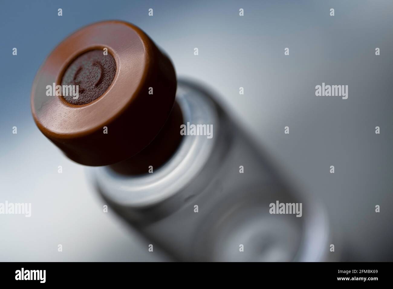 Brown glass medicine bottle injection hi-res stock photography and ...