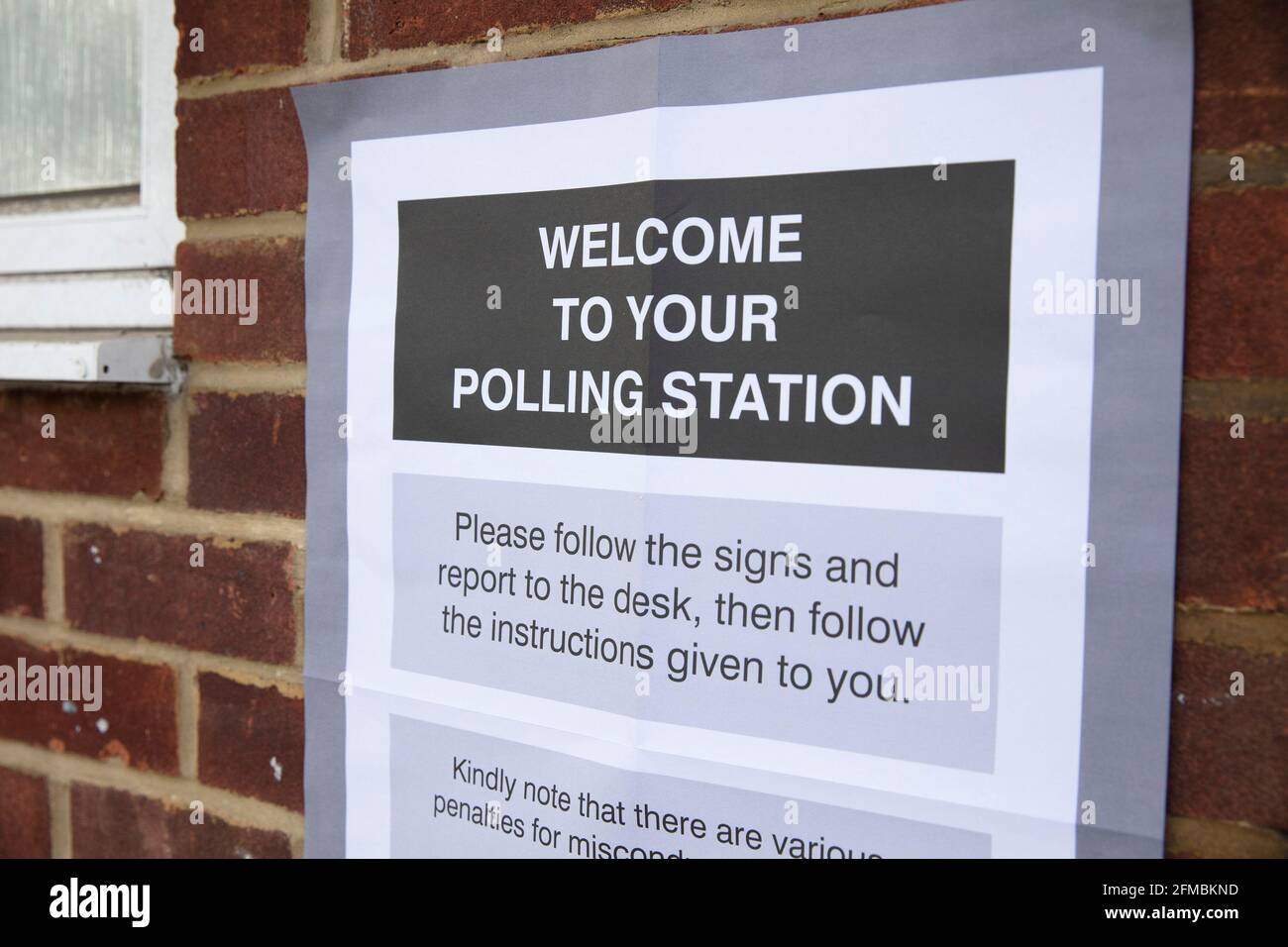 Voting location signage hi-res stock photography and images - Alamy