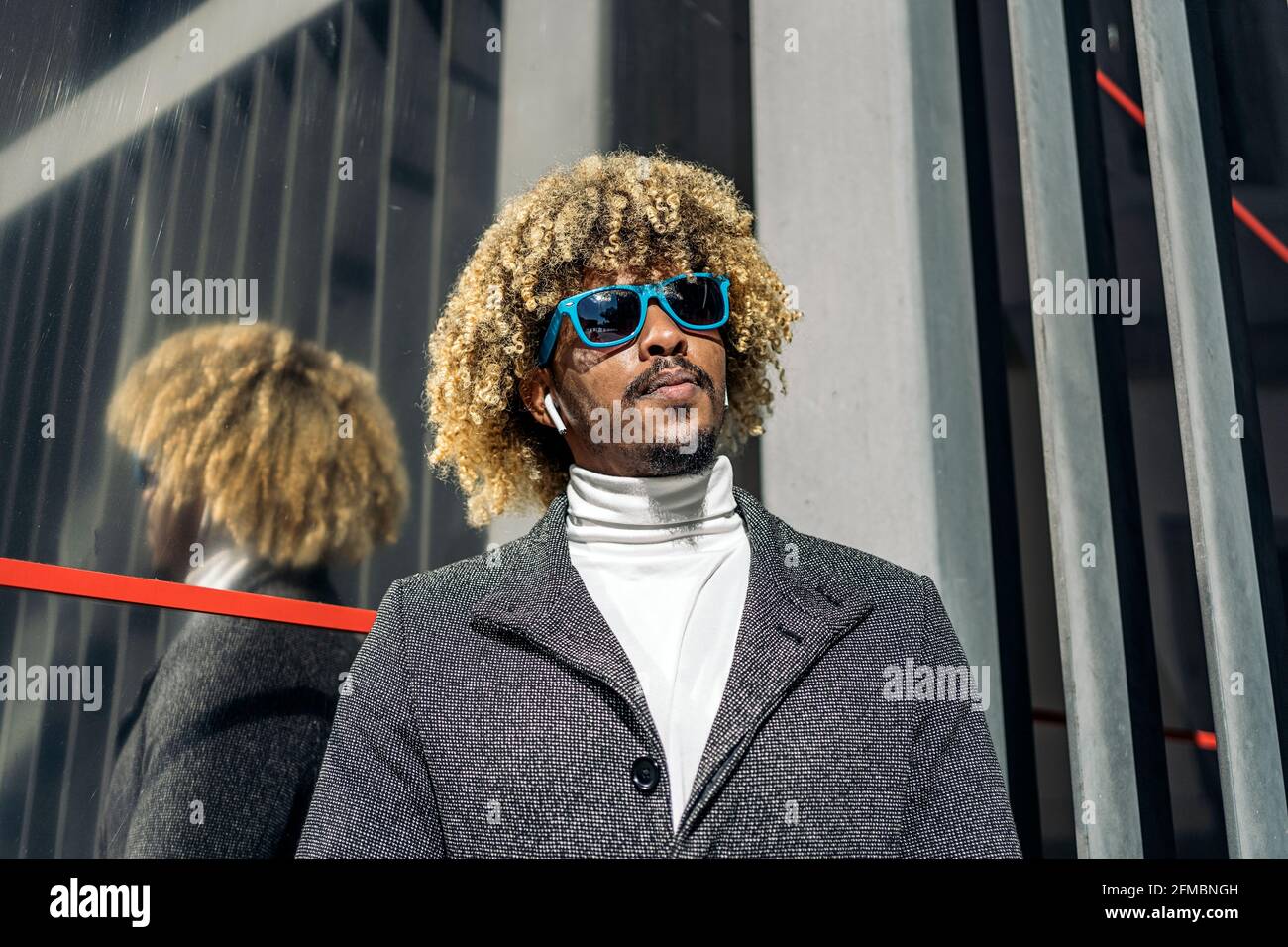 Fashioning technology hi-res stock photography and images - Alamy