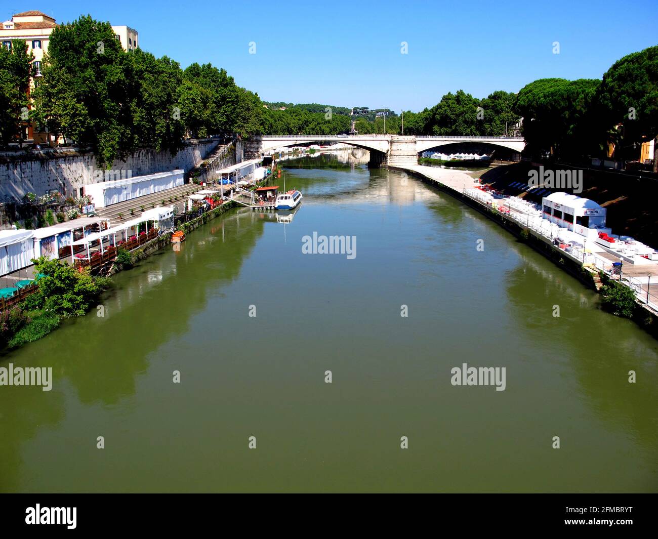 Bridge through tiber rome hi-res stock photography and images - Alamy