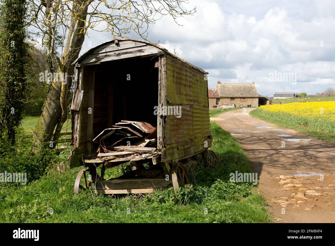 Old shepherds hut hi-res stock photography and images - Alamy