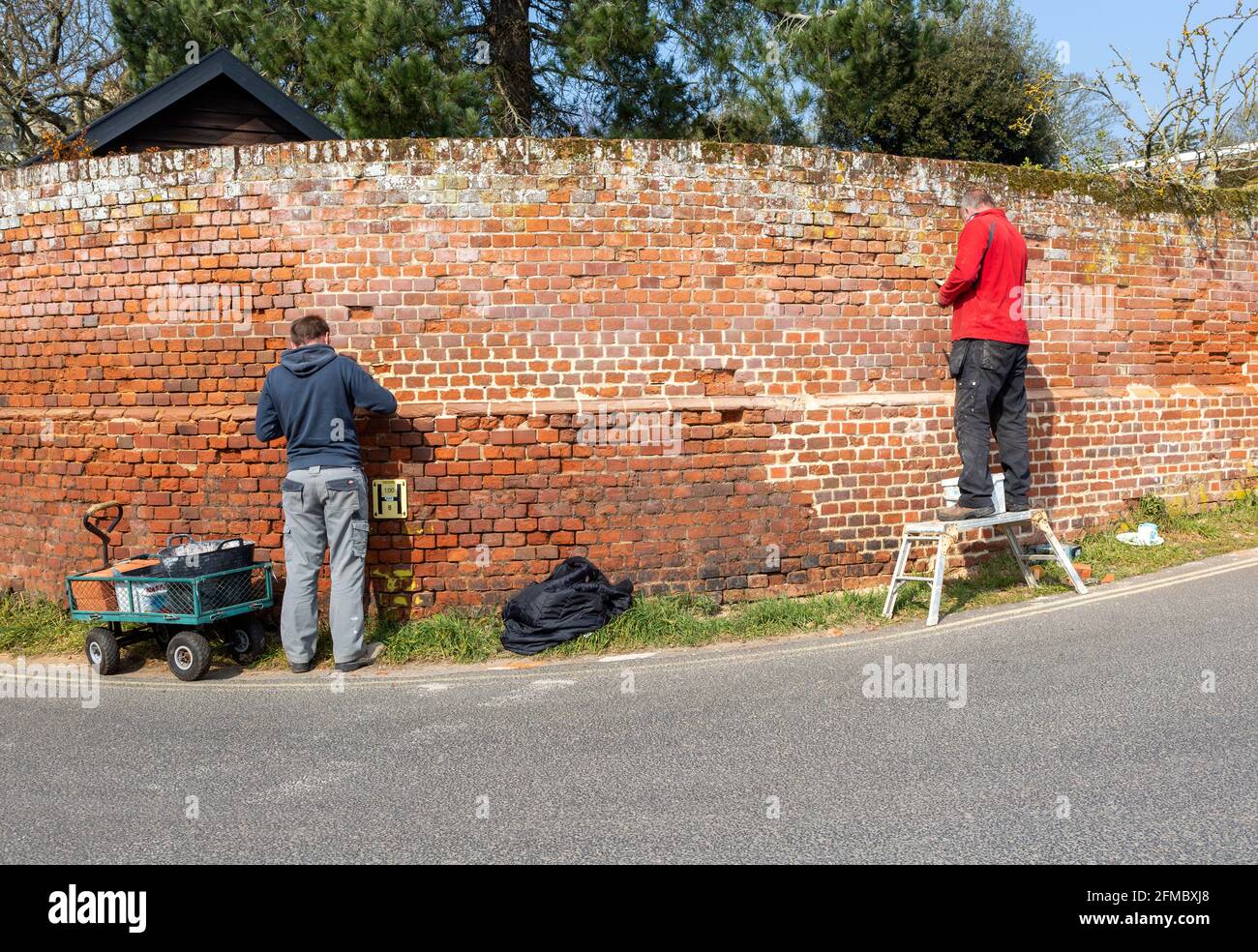 Repointing hi-res stock photography and images - Alamy