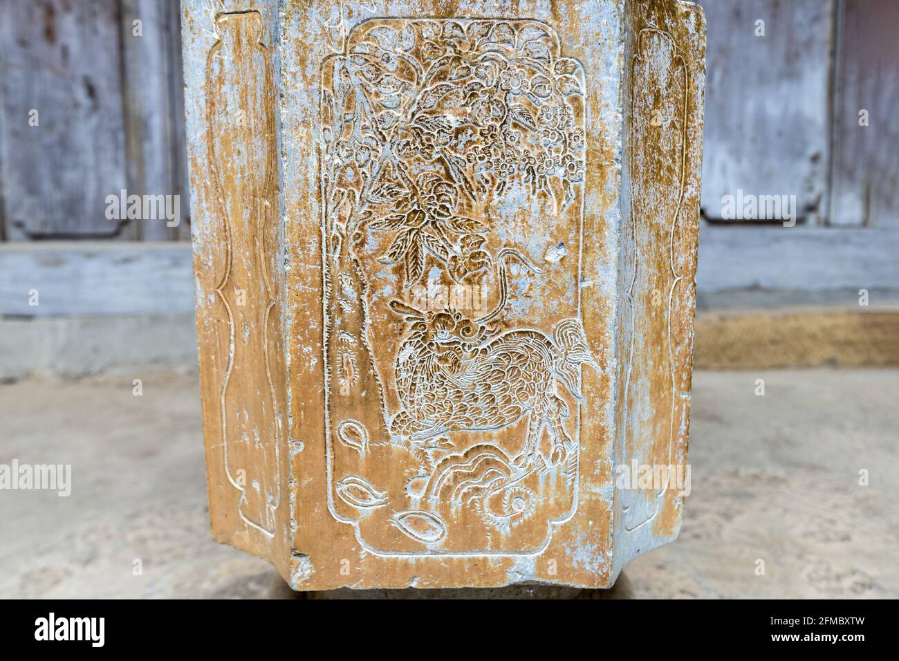 Design at base of wooden pillars, Vuong royal family, in Qing Dynasty ...