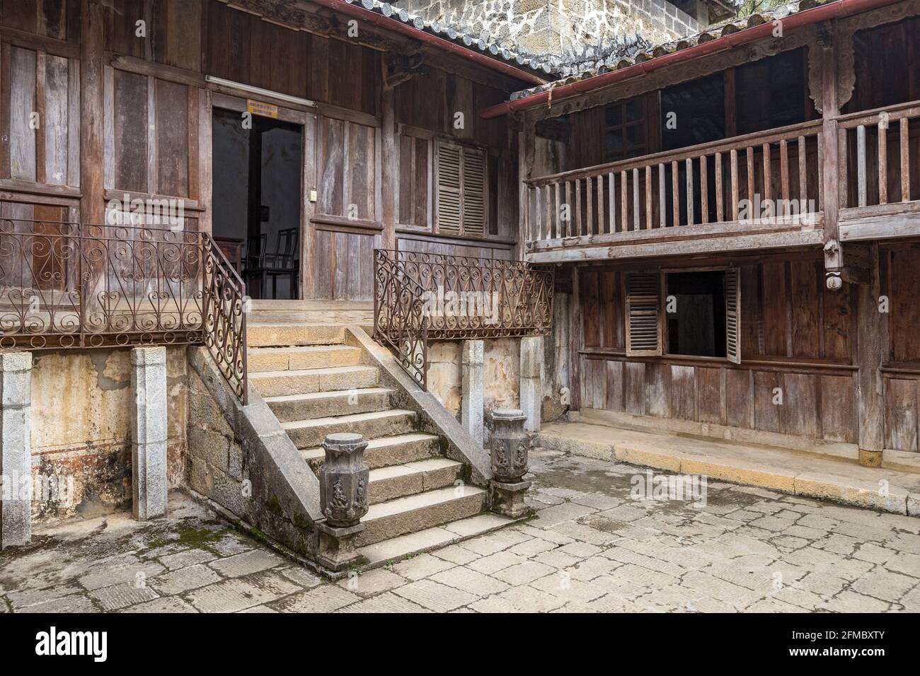 Second courtyard, Vuong royal family, in Qing Dynasty style, H'mong ...