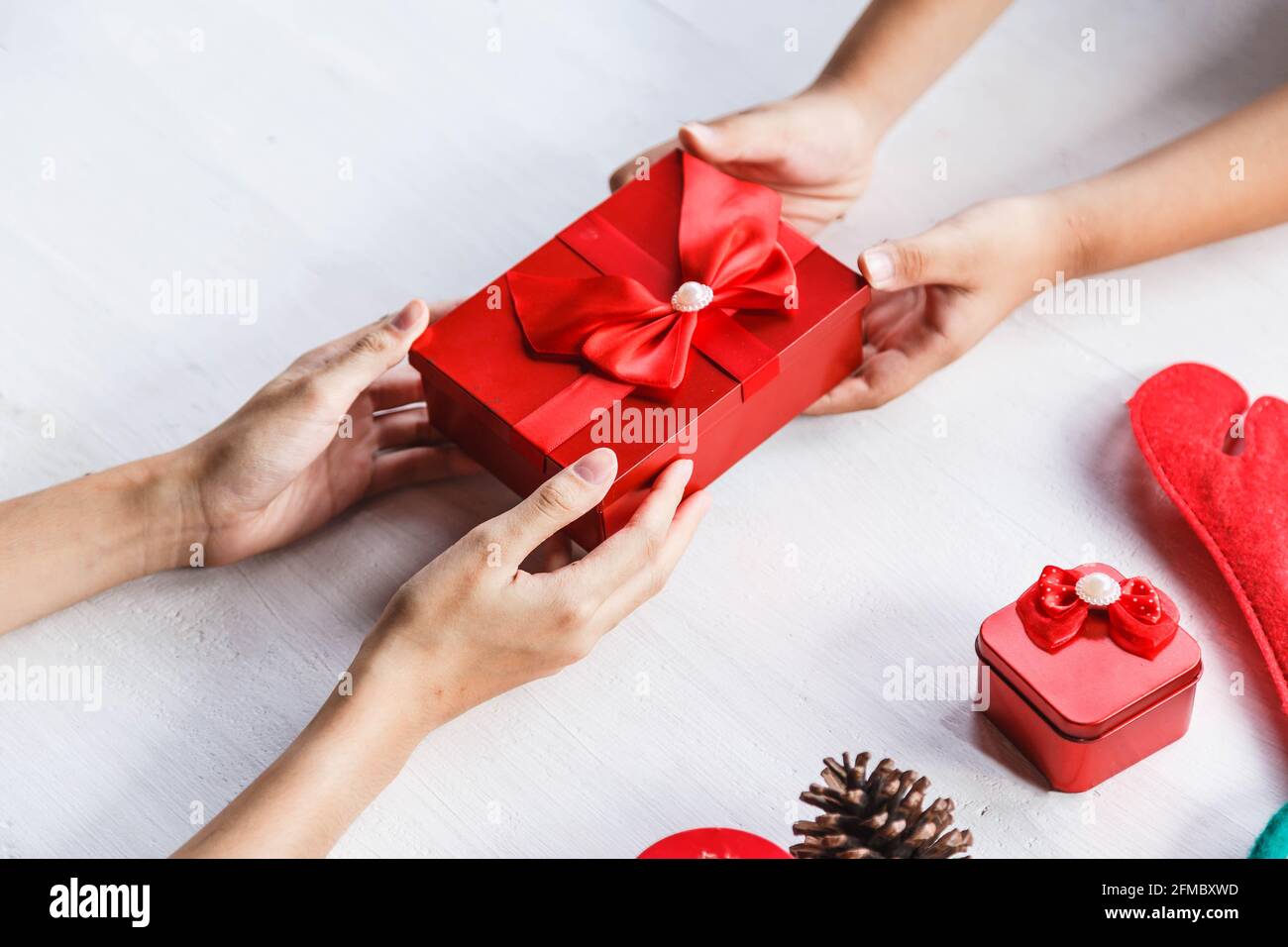 Present giving ideas hi-res stock photography and images - Alamy