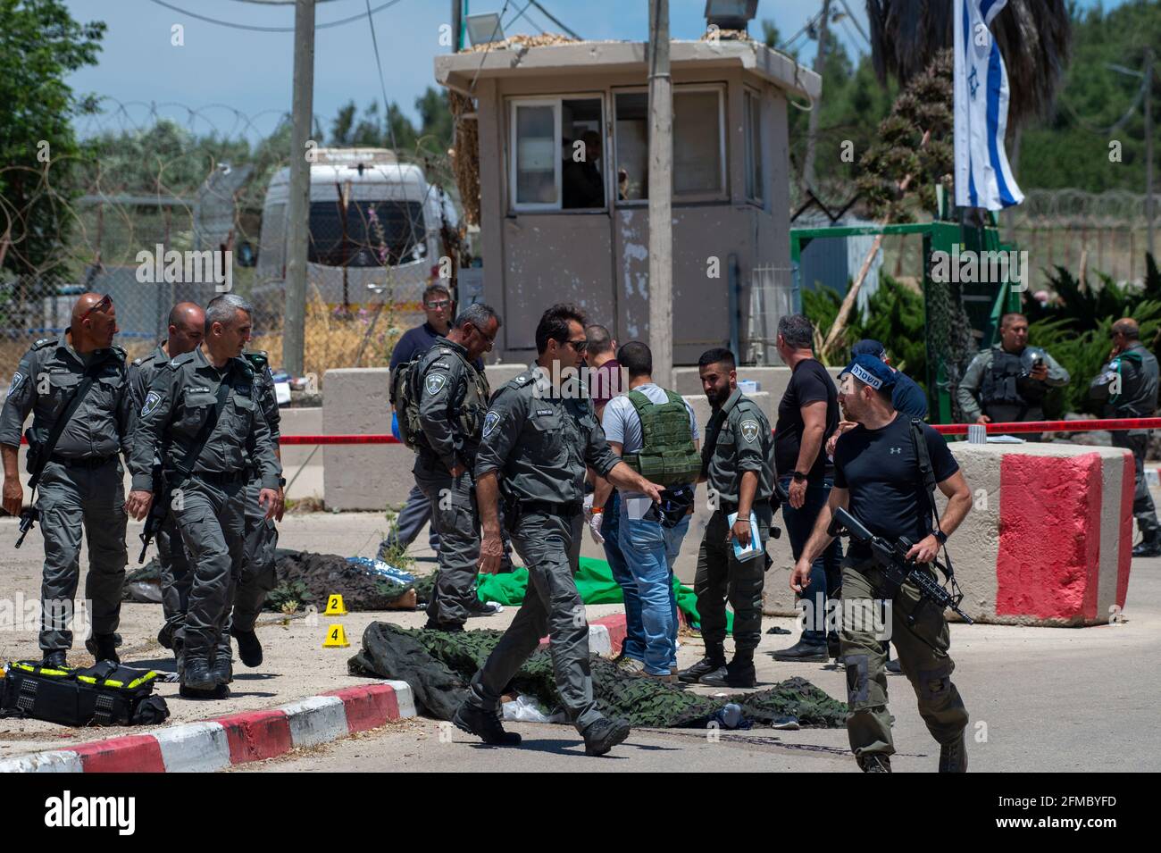 Submachine guns hi-res stock photography and images - Alamy