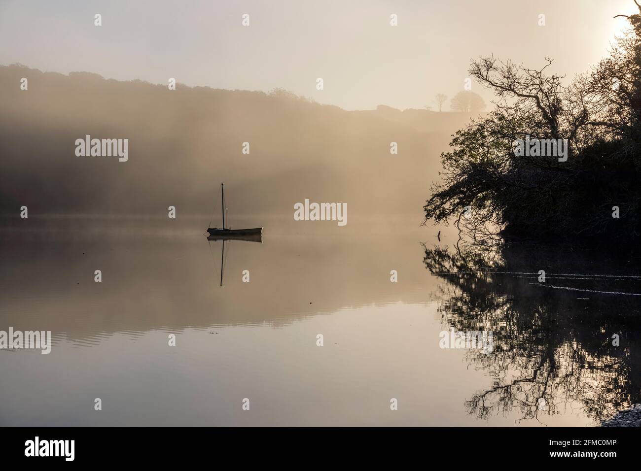 Boat reflection cornwall hi-res stock photography and images - Alamy