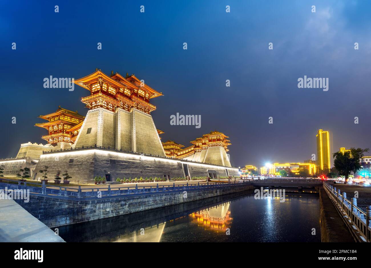 Yingtian Gate is the south gate of Luoyang City in the Sui and Tang ...