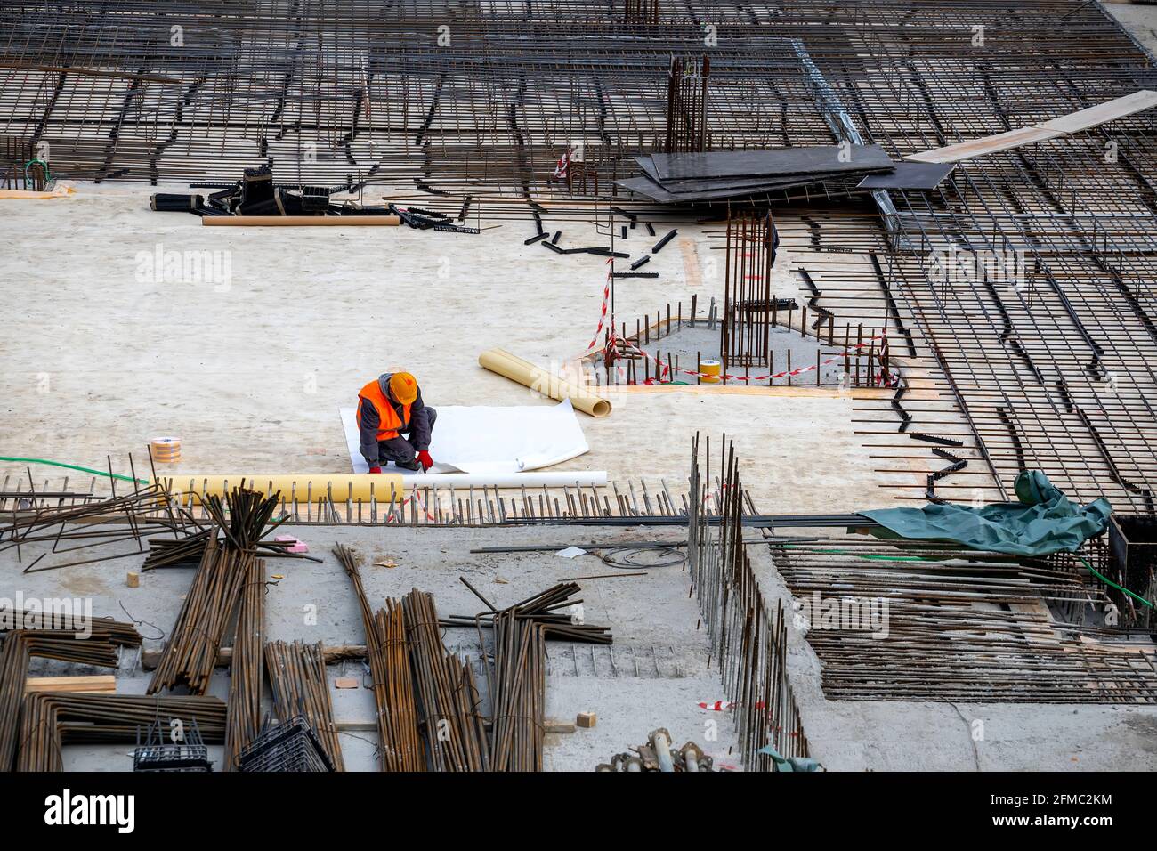 Professional insulation worker and process of hydro insulation at ...