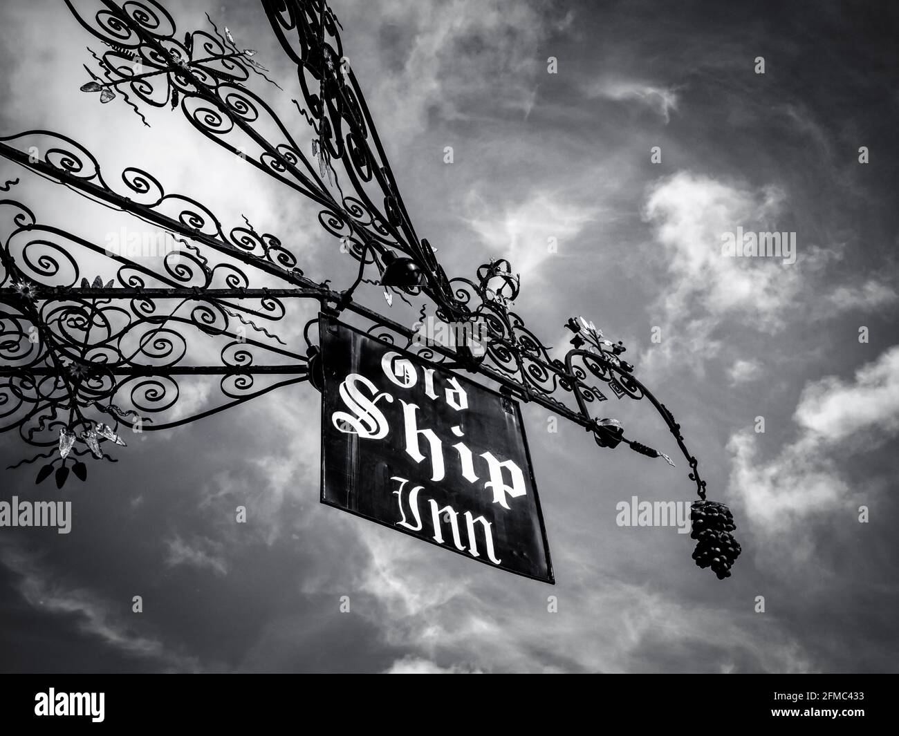 Old ship inn hi-res stock photography and images - Alamy