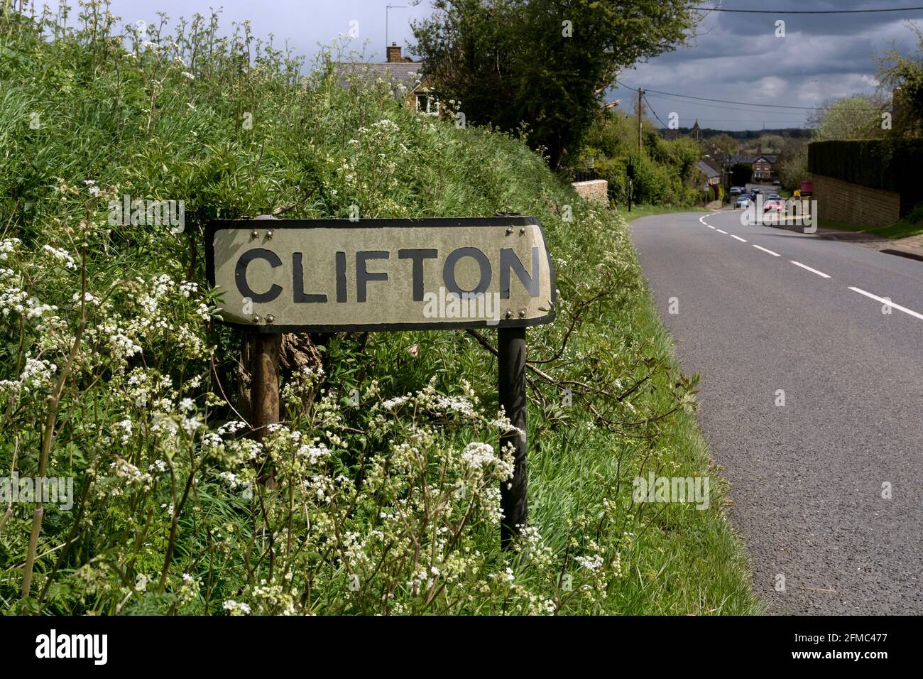 Village oxfordshire uk hi-res stock photography and images - Alamy