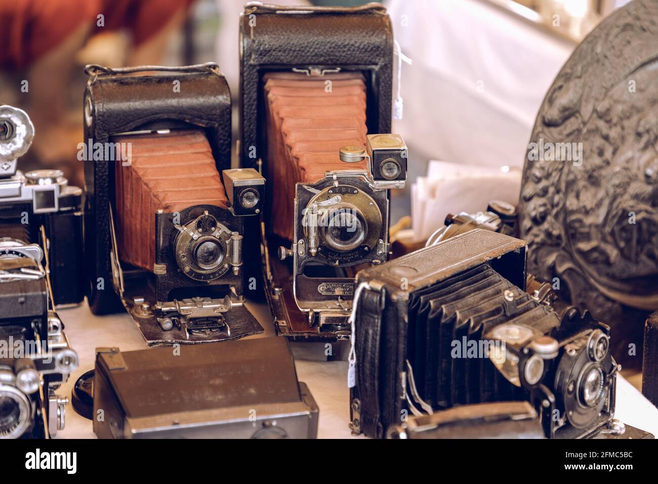 Сollection of retro photo cameras in the vintage market (vintage photo ...