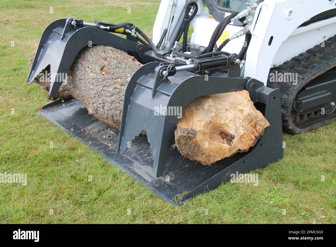 Grapple bucket hi-res stock photography and images - Alamy