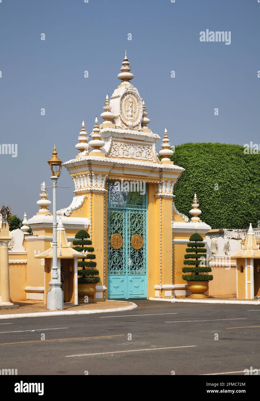 Royal palace phnom penh victory gate hi-res stock photography and ...
