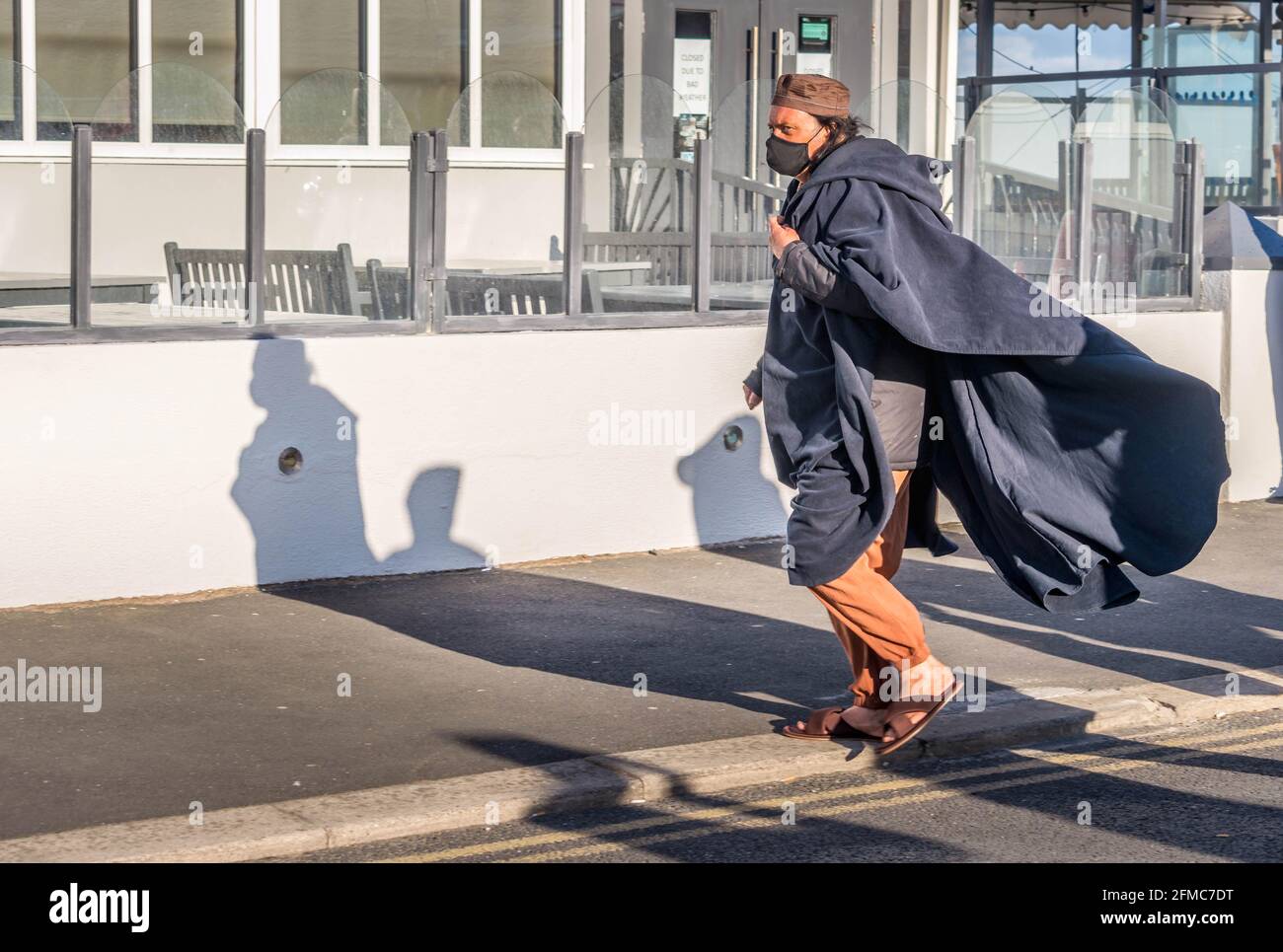 Leaving tv set hi-res stock photography and images - Alamy