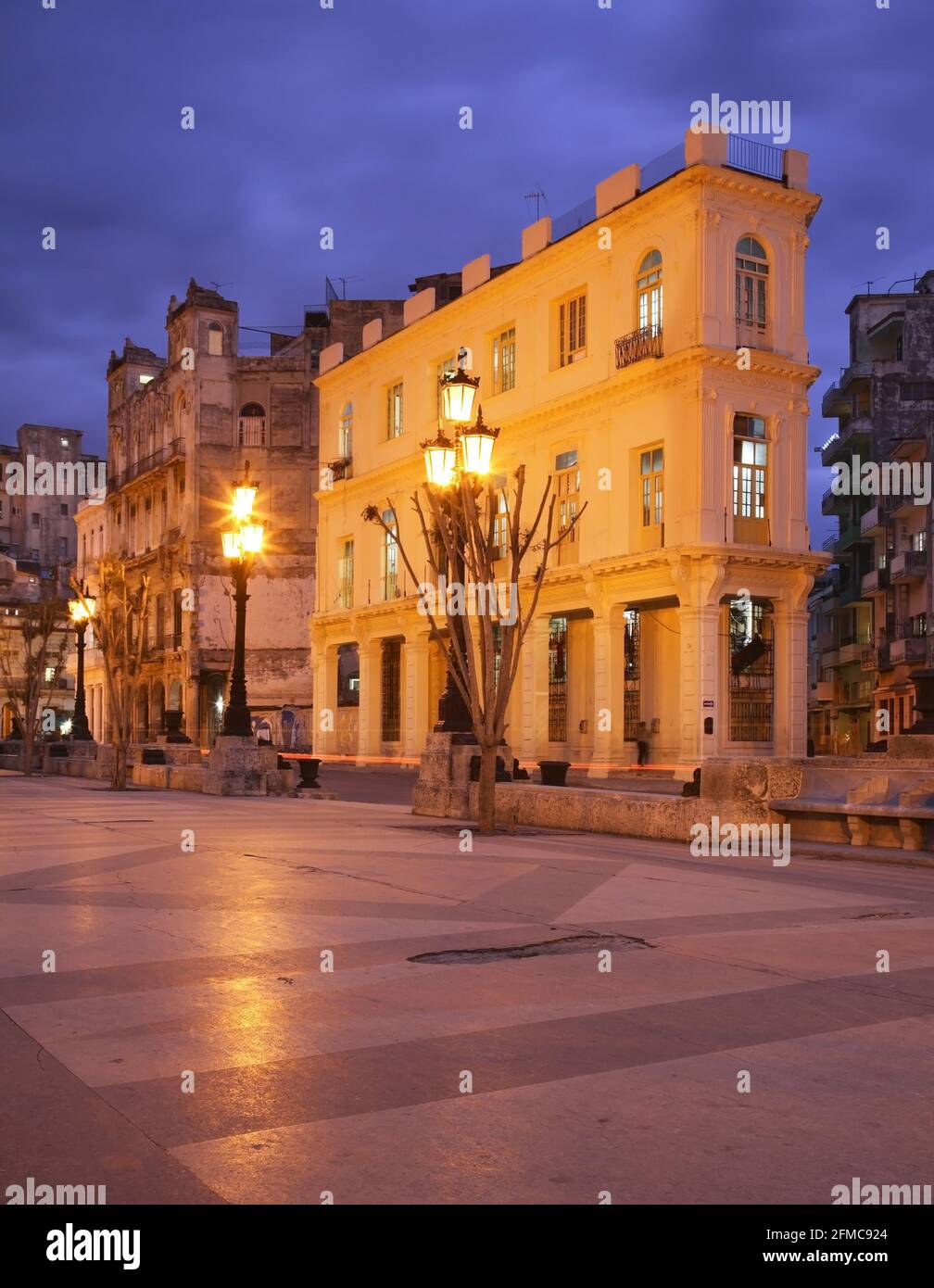 Historic havana cuba alley hi-res stock photography and images - Alamy