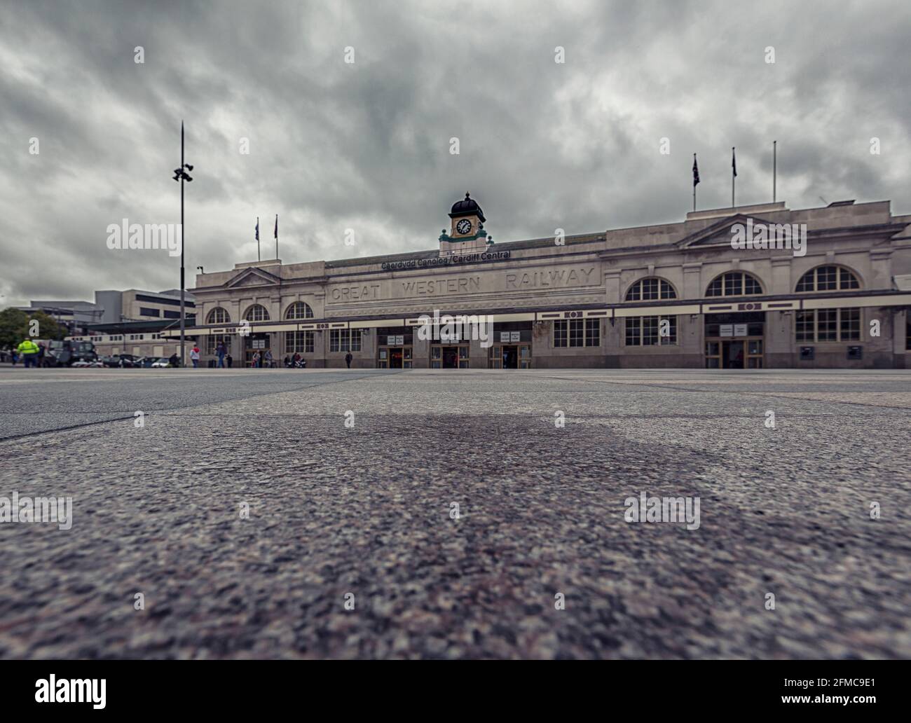 Cardiff rail station hi-res stock photography and images - Alamy