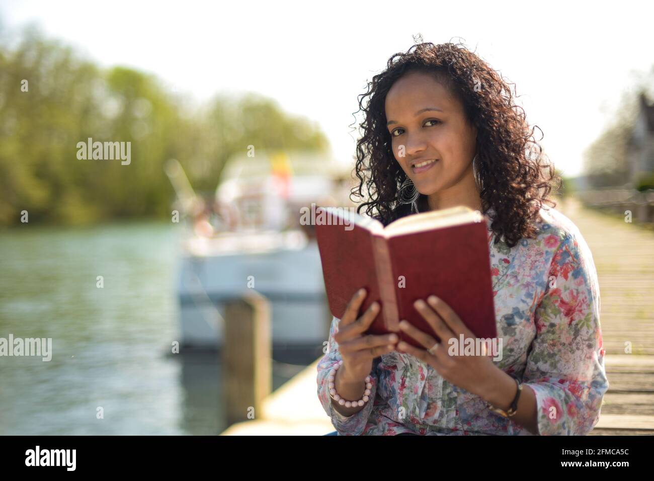 metis woman reading in nature Stock Photo - Alamy