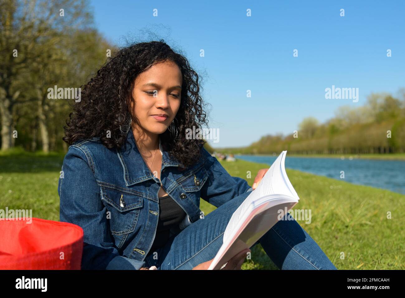 metis woman reading in nature Stock Photo - Alamy