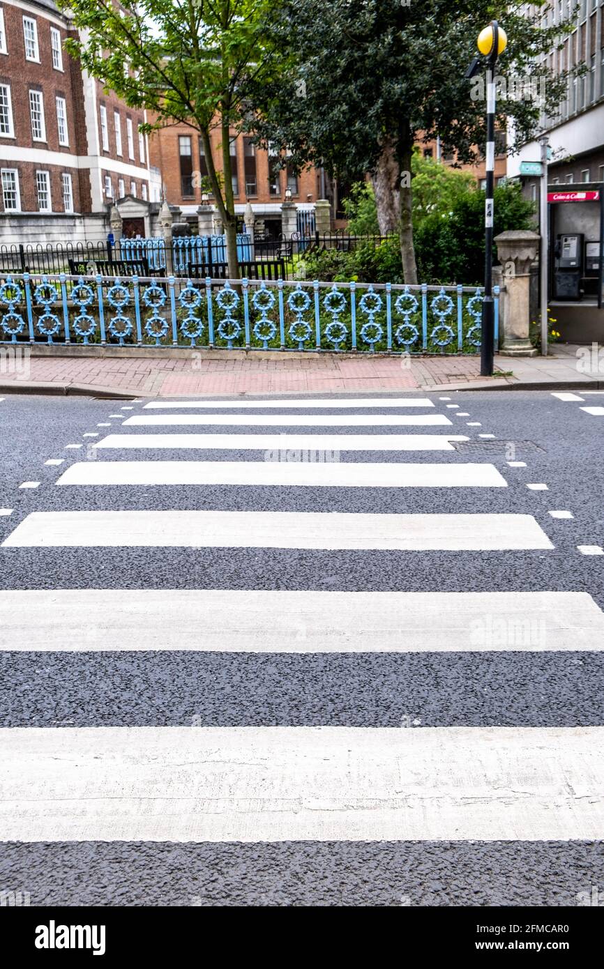 Town centre zebra pedestrian crossing hi-res stock photography and ...