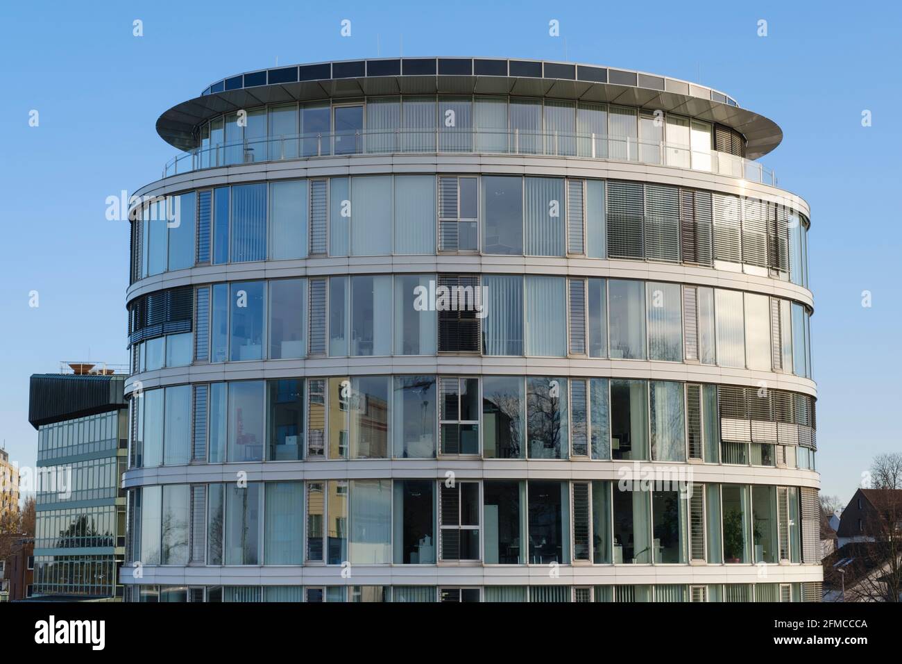 Round office building hi-res stock photography and images - Alamy
