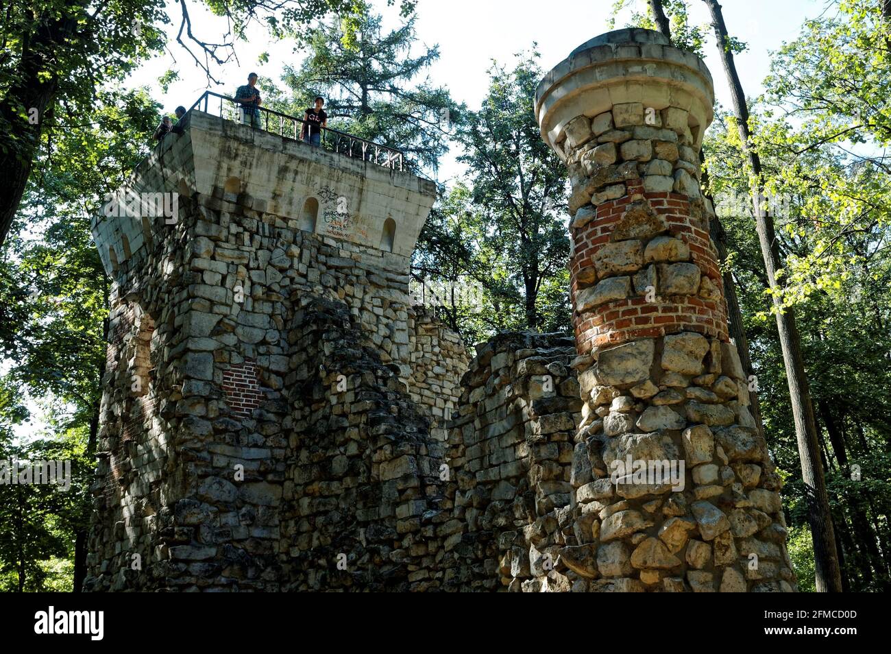 Ruin tower images hi-res stock photography and images - Alamy